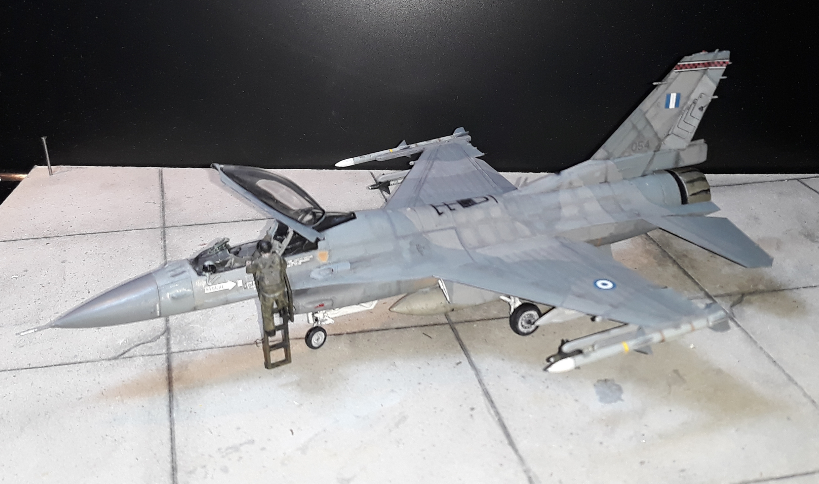 F-16 block 50 341sqn tamiya 1/72 brush painted - The Display Case - ARC Discussion Forums